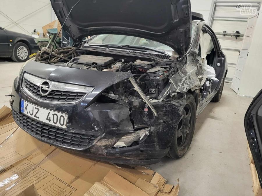 Melns Opel Astra 2011 Kauņa, ar dzinēja tilpumu 1.70 L un nobraukumu 190 tūkst. km par 850 €, foto 1 vietnē AUTOMOTO.COM.LV