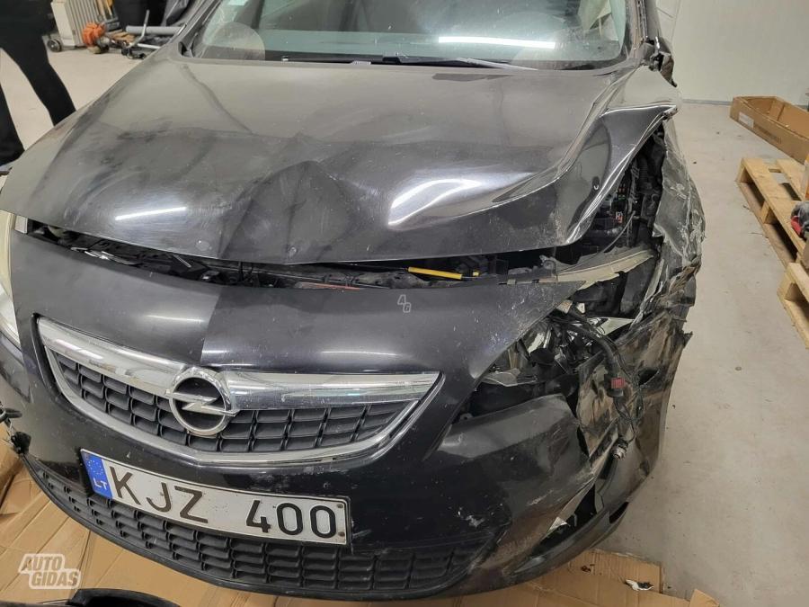 Melns Opel Astra 2011 Kauņa, ar dzinēja tilpumu 1.70 L un nobraukumu 190 tūkst. km par 850 €, foto 9 vietnē AUTOMOTO.COM.LV
