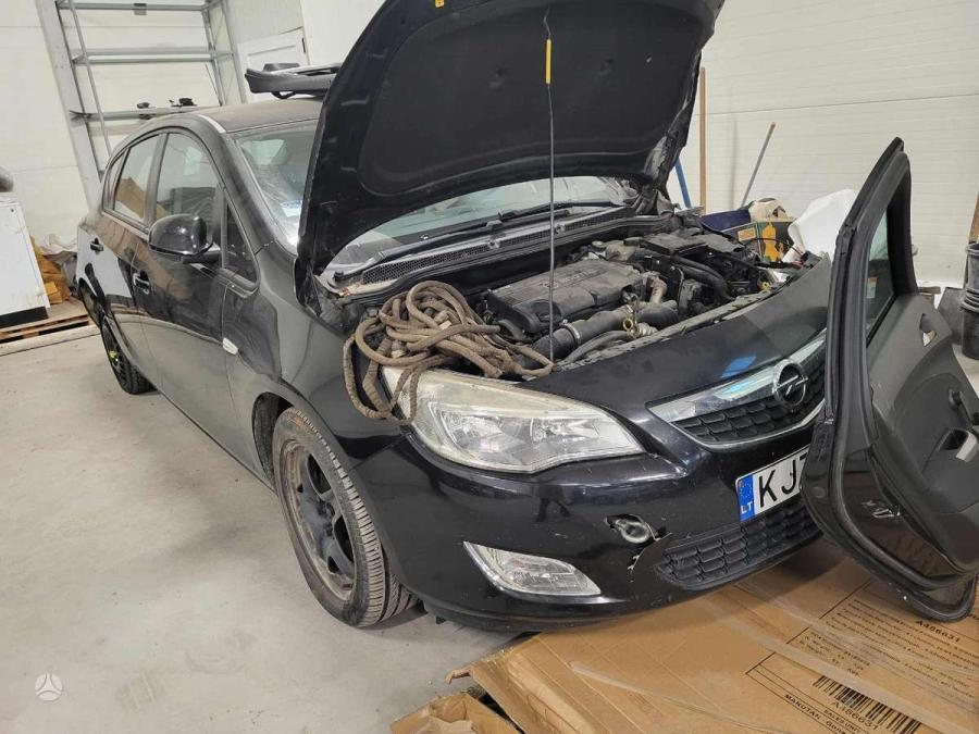 Melns Opel Astra 2011 Kauņa, ar dzinēja tilpumu 1.69 L un nobraukumu 190 tūkst. km par 850 €, foto 2 vietnē AUTOMOTO.COM.LV