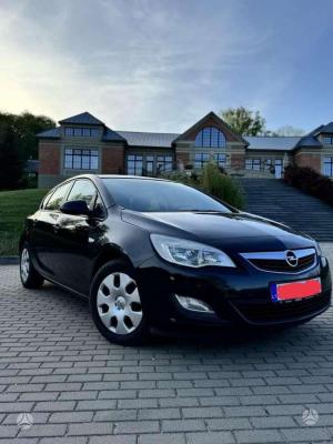 Melns Opel Astra 2011 Kauņa, ar dzinēja tilpumu 1.25 L un nobraukumu 290 tūkst. km par 1700 €, foto  vietnē AUTOMOTO.COM.LV
