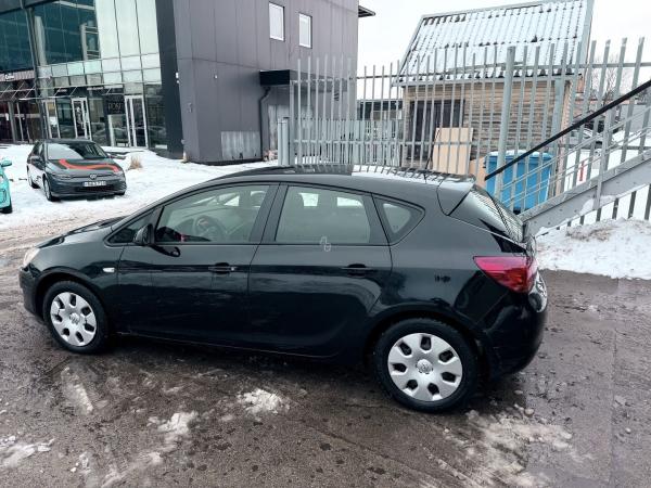 Melns Opel Astra 2011 Kauņa, ar dzinēja tilpumu 1.20 L un nobraukumu 296 tūkst. km par 1790 €, foto 8 vietnē AUTOMOTO.COM.LV