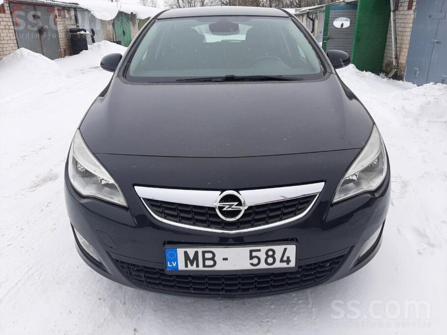 Black Opel Astra 2011 in Ventspils, with an engine capacity of 1.70 L and mileage of 176 thousand km for 3200 €, photo 1 on AUTOMOTO.COM.LV