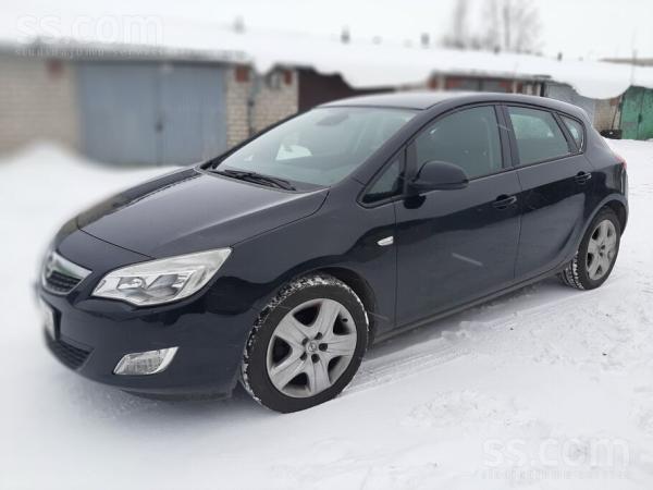Black Opel Astra 2011 in Ventspils, with an engine capacity of 1.70 L and mileage of 176 thousand km for 3200 €, photo 2 on AUTOMOTO.COM.LV