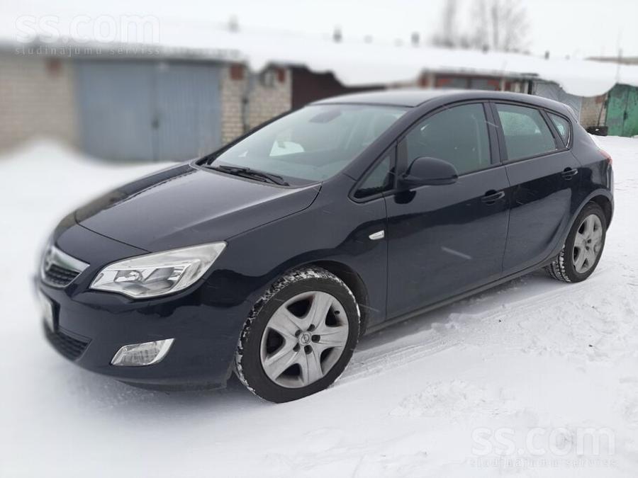 Black Opel Astra 2011 in Ventspils, with an engine capacity of 1.70 L and mileage of 176 thousand km for 3200 €, photo 2 on AUTOMOTO.COM.LV