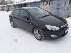 Black Opel Astra 2011 in Ventspils, with an engine capacity of 1.70 L and mileage of 176 thousand km for 3200 €, photo 3 on AUTOMOTO.COM.LV