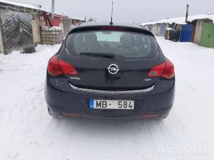 Black Opel Astra 2011 in Ventspils, with an engine capacity of 1.70 L and mileage of 176 thousand km for 3200 €, photo 7 on AUTOMOTO.COM.LV