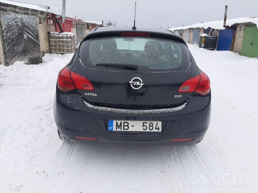 Black Opel Astra 2011 in Ventspils, with an engine capacity of 1.70 L and mileage of 176 thousand km for 3200 €, photo 7 on AUTOMOTO.COM.LV