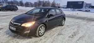 Black Opel Astra 2011 in Kaunas, with an engine capacity of 1.60 L and mileage of 207 thousand km for 1950 €, photo 3 on AUTOMOTO.COM.LV