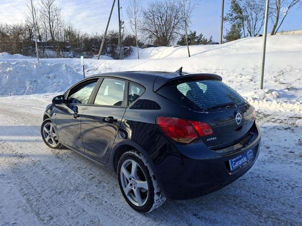 Melns Opel Astra 2011 Viļņa, ar dzinēja tilpumu 1.60 L un nobraukumu 200 tūkst. km par 3850 €, foto 1 vietnē AUTOMOTO.COM.LV
