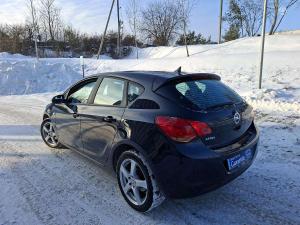 Melns Opel Astra 2011 Viļņa, ar dzinēja tilpumu 1.60 L un nobraukumu 200 tūkst. km par 3850 €, foto  vietnē AUTOMOTO.COM.LV