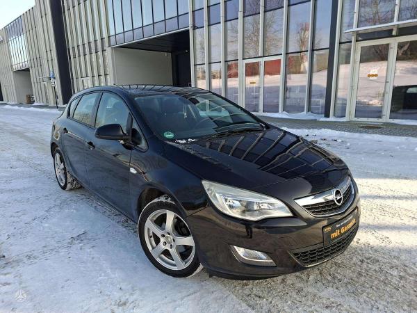 Melns Opel Astra 2011 Viļņa, ar dzinēja tilpumu 1.60 L un nobraukumu 200 tūkst. km par 3850 €, foto 2 vietnē AUTOMOTO.COM.LV