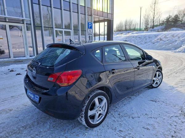 Melns Opel Astra 2011 Viļņa, ar dzinēja tilpumu 1.60 L un nobraukumu 200 tūkst. km par 3850 €, foto 3 vietnē AUTOMOTO.COM.LV