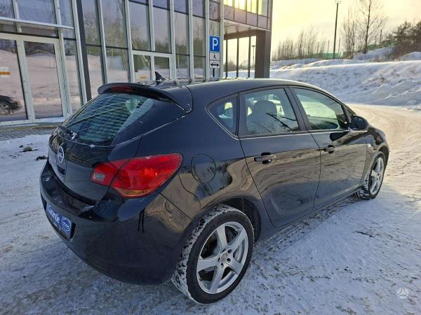 Melns Opel Astra 2011 Viļņa, ar dzinēja tilpumu 1.60 L un nobraukumu 200 tūkst. km par 3850 €, foto 6 vietnē AUTOMOTO.COM.LV