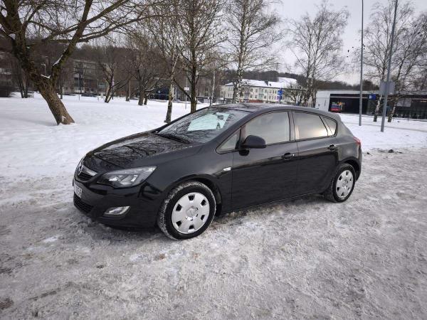 Black Opel Astra 2011 in Kaunas, with an engine capacity of 1.69 L and mileage of 223 thousand km for 2900 €, photo 5 on AUTOMOTO.COM.LV