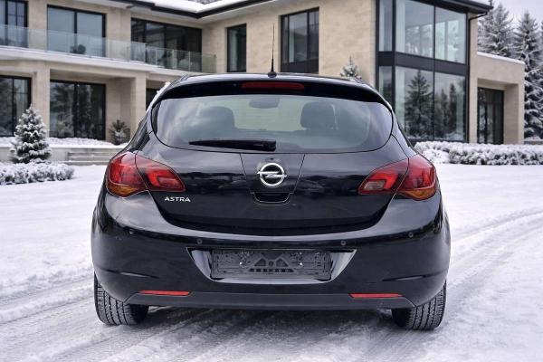 Melns Opel Astra 2011 Klaipėda, ar dzinēja tilpumu 1.70 L un nobraukumu 275 tūkst. km par 3650 €, foto 3 vietnē AUTOMOTO.COM.LV