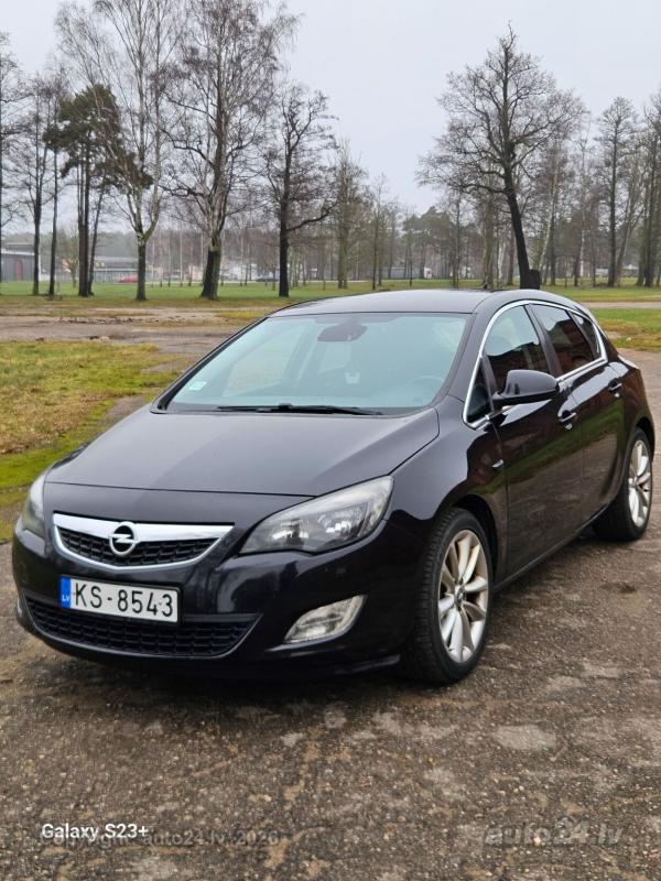 Black Opel Astra 2011 in Liepaja, with an engine capacity of 2.00 L and mileage of 284 thousand km for 2700 €, photo 1 on AUTOMOTO.COM.LV