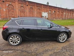 Melns Opel Astra 2011 Liepāja, ar dzinēja tilpumu 2.00 L un nobraukumu 284 tūkst. km par 2700 €, foto 3 vietnē AUTOMOTO.COM.LV