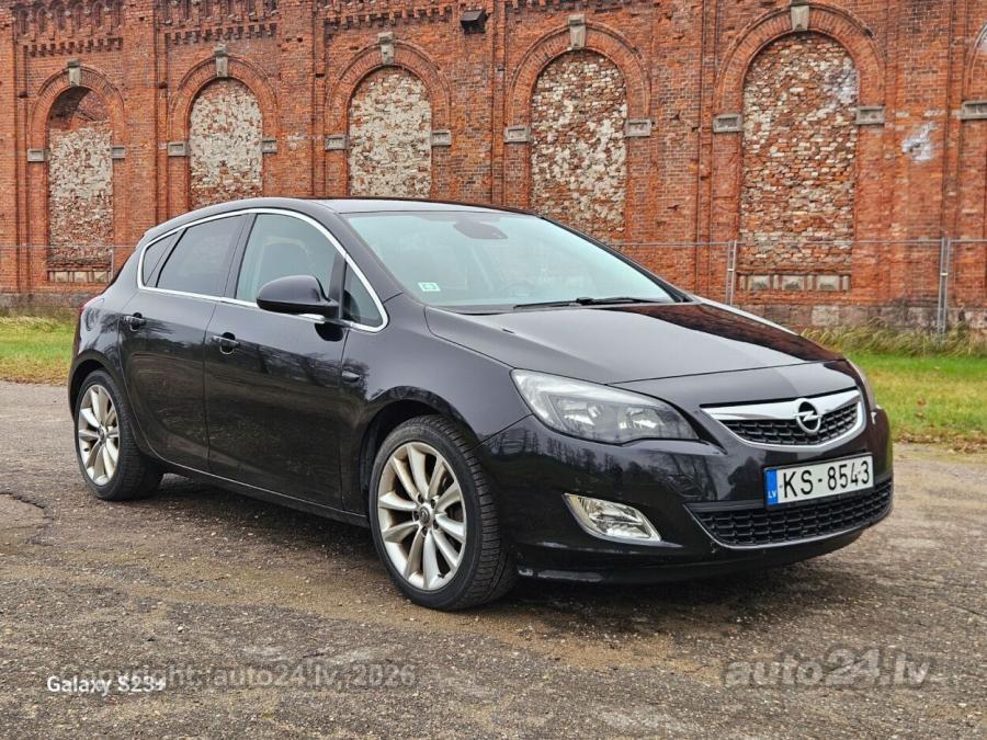 Black Opel Astra 2011 in Liepaja, with an engine capacity of 2.00 L and mileage of 284 thousand km for 2700 €, photo 2 on AUTOMOTO.COM.LV