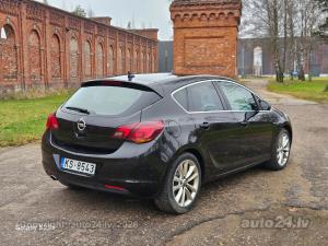 Black Opel Astra 2011 in Liepaja, with an engine capacity of 2.00 L and mileage of 284 thousand km for 2700 €, photo 5 on AUTOMOTO.COM.LV