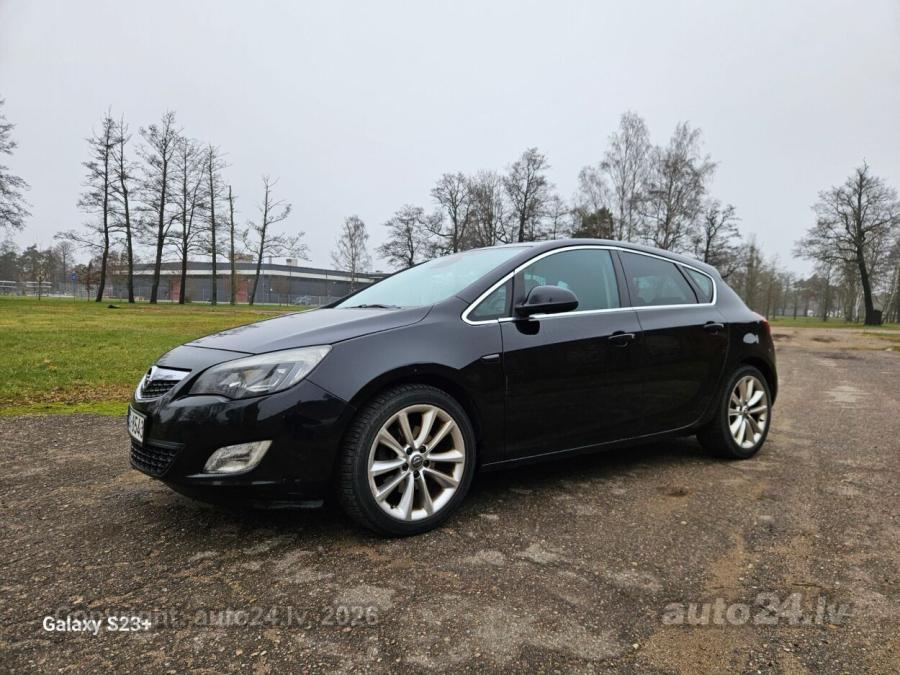 Black Opel Astra 2011 in Liepaja, with an engine capacity of 2.00 L and mileage of 284 thousand km for 2700 €, photo 6 on AUTOMOTO.COM.LV