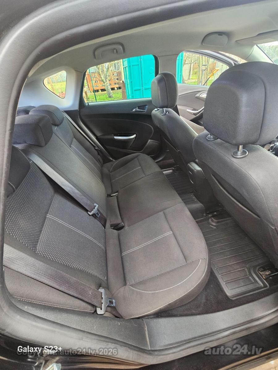 Black Opel Astra 2011 in Liepaja, with an engine capacity of 2.00 L and mileage of 284 thousand km for 2700 €, photo 10 on AUTOMOTO.COM.LV