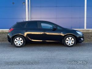 Black Opel Astra 2011 in Tartu, with an engine capacity of 1.60 L and mileage of 153 thousand km for 3790 €, photo 4 on AUTOMOTO.COM.LV