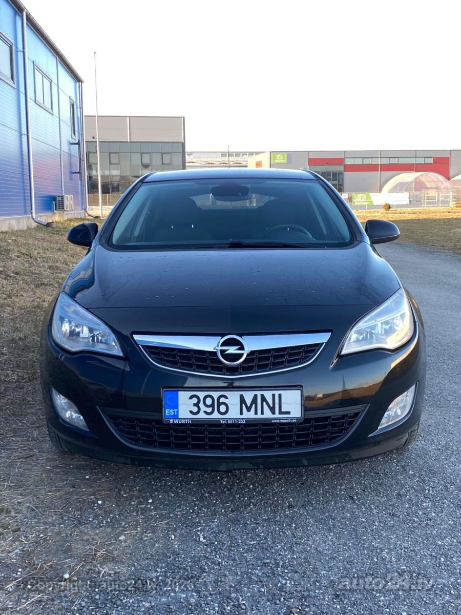 Black Opel Astra 2011 in Tartu, with an engine capacity of 1.60 L and mileage of 153 thousand km for 3790 €, photo 7 on AUTOMOTO.COM.LV