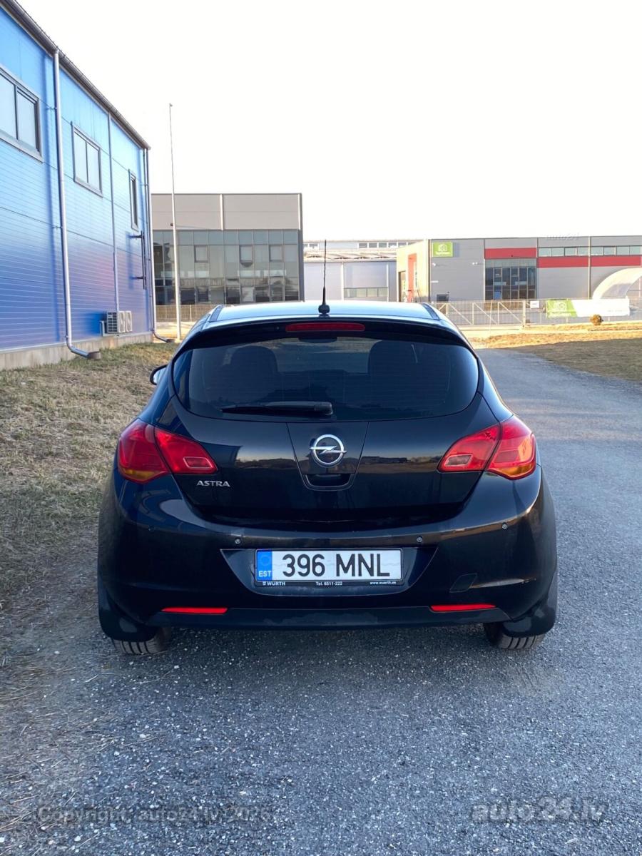 Black Opel Astra 2011 in Tartu, with an engine capacity of 1.60 L and mileage of 153 thousand km for 3790 €, photo 8 on AUTOMOTO.COM.LV