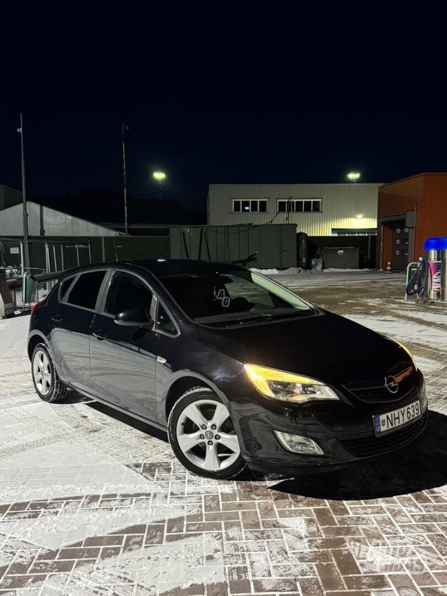 Melns Opel Astra 2011 Jurbarkas, ar dzinēja tilpumu 1.70 L un nobraukumu 198 tūkst. km par 3450 €, foto 1 vietnē AUTOMOTO.COM.LV