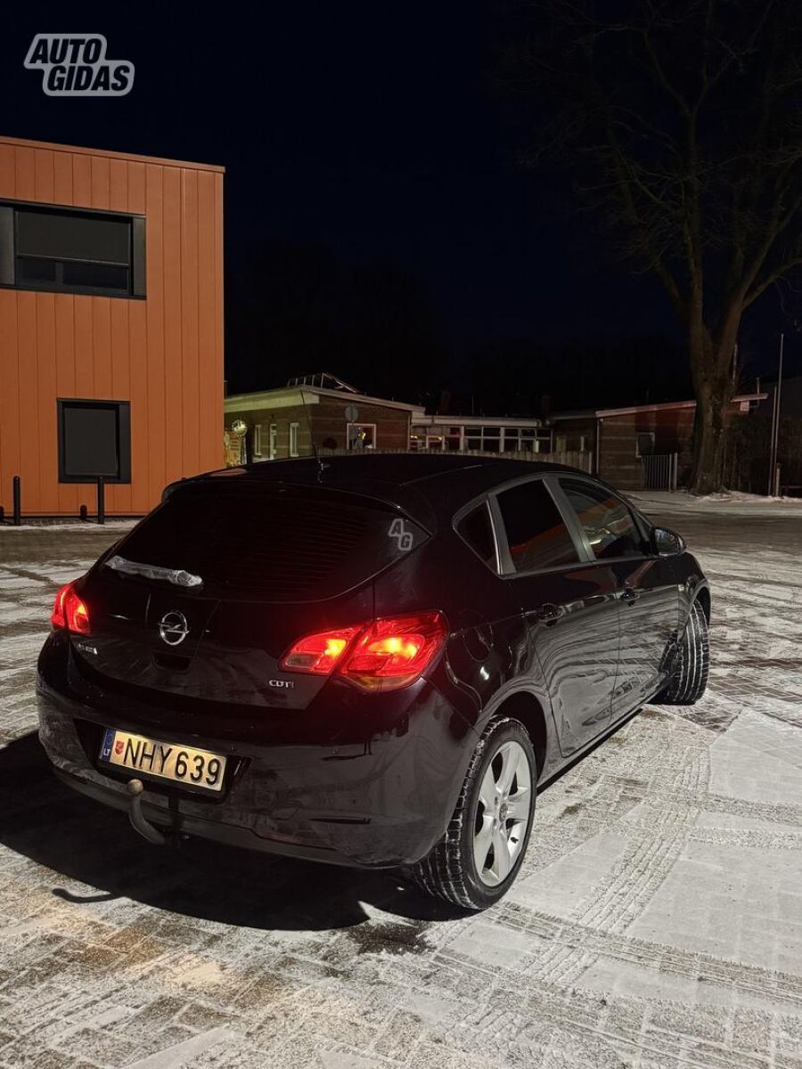 Melns Opel Astra 2011 Jurbarkas, ar dzinēja tilpumu 1.70 L un nobraukumu 198 tūkst. km par 3450 €, foto 6 vietnē AUTOMOTO.COM.LV