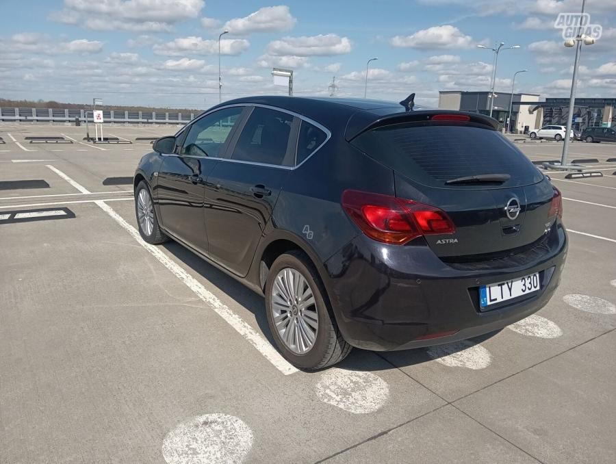 Melns Opel Astra 2011 Kauņa, ar dzinēja tilpumu 1.70 L un nobraukumu 281 tūkst. km par 2600 €, foto 6 vietnē AUTOMOTO.COM.LV