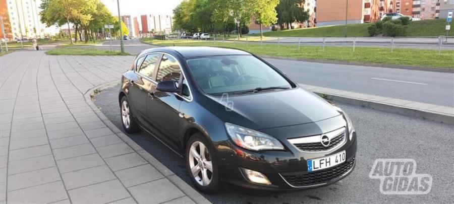 Black Opel Astra 2011 in Klaipeda, with an engine capacity of 1.60 L and mileage of 234 thousand km for 3200 €, photo 5 on AUTOMOTO.COM.LV