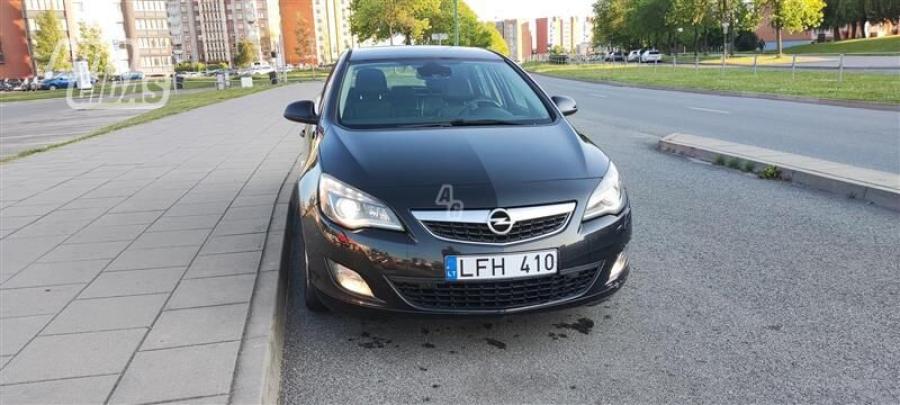 Black Opel Astra 2011 in Klaipeda, with an engine capacity of 1.60 L and mileage of 234 thousand km for 3200 €, photo 6 on AUTOMOTO.COM.LV