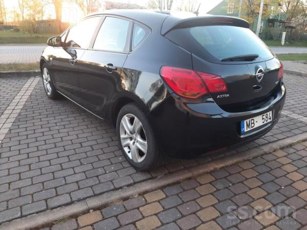 Melns Opel Astra 2011 Ventspils, ar dzinēja tilpumu 1.70 L un nobraukumu 176 tūkst. km par 3500 €, foto 8 vietnē AUTOMOTO.COM.LV