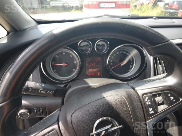 Black Opel Astra 2011 in Aizkraukle, with an engine capacity of 1.70 L and mileage of 281 thousand km for 3300 €, photo 3 on AUTOMOTO.COM.LV
