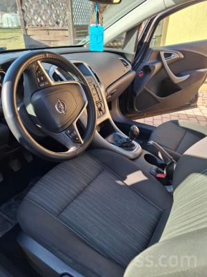 Black Opel Astra 2011 in Talsi, with an engine capacity of 1.30 L and mileage of 451 thousand km for 2350 €, photo 8 on AUTOMOTO.COM.LV