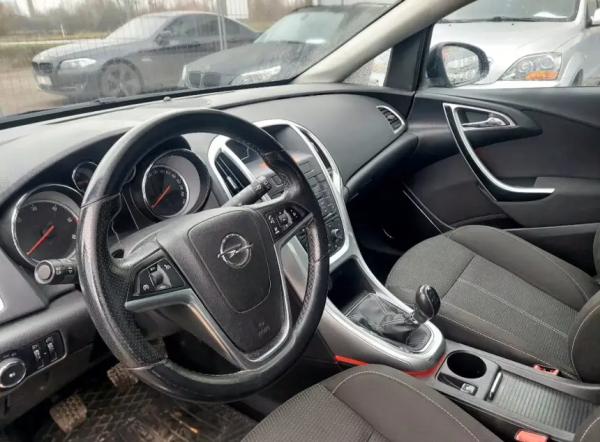 Melns Opel Astra 2011 Jēkabpils, ar dzinēja tilpumu 2.00 L un nobraukumu 213 tūkst. km par 5800 €, foto 3 vietnē AUTOMOTO.COM.LV