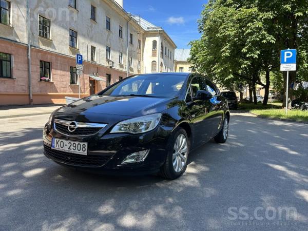 Black Opel Astra 2011 in Riga, with an engine capacity of 1.40 L and mileage of 271 thousand km for 4500 €, photo 3 on AUTOMOTO.COM.LV
