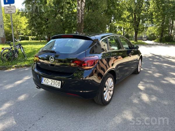 Black Opel Astra 2011 in Riga, with an engine capacity of 1.40 L and mileage of 271 thousand km for 4500 €, photo 6 on AUTOMOTO.COM.LV