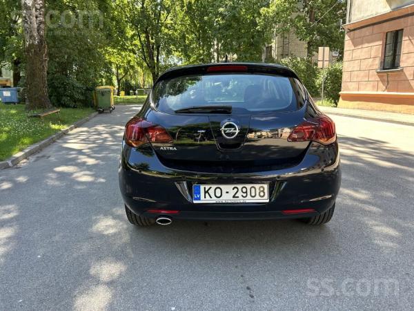 Black Opel Astra 2011 in Riga, with an engine capacity of 1.40 L and mileage of 271 thousand km for 4500 €, photo 7 on AUTOMOTO.COM.LV