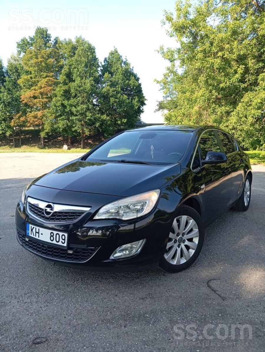 Melns Opel Astra 2011 Rīga, ar dzinēja tilpumu 1.70 L un nobraukumu 264 tūkst. km par 2500 €, foto 1 vietnē AUTOMOTO.COM.LV
