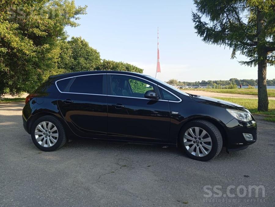 Melns Opel Astra 2011 Rīga, ar dzinēja tilpumu 1.70 L un nobraukumu 264 tūkst. km par 2500 €, foto 4 vietnē AUTOMOTO.COM.LV
