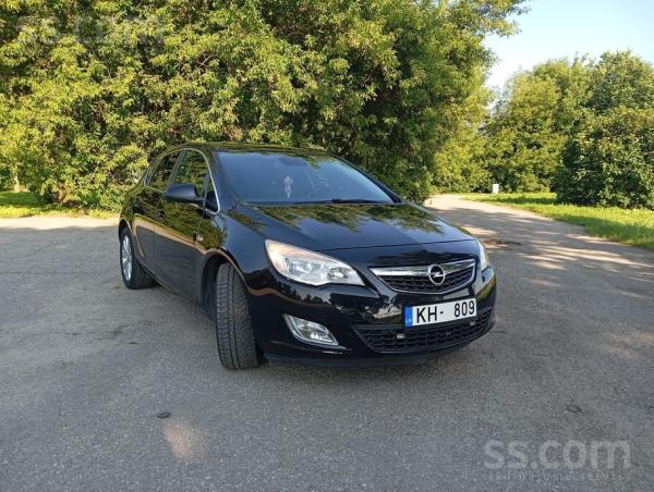 Melns Opel Astra 2011 Rīga, ar dzinēja tilpumu 1.70 L un nobraukumu 264 tūkst. km par 2500 €, foto 4 vietnē AUTOMOTO.COM.LV