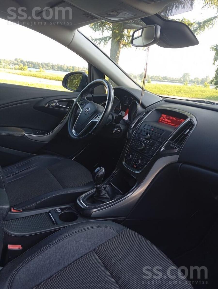 Melns Opel Astra 2011 Rīga, ar dzinēja tilpumu 1.70 L un nobraukumu 264 tūkst. km par 2500 €, foto 7 vietnē AUTOMOTO.COM.LV
