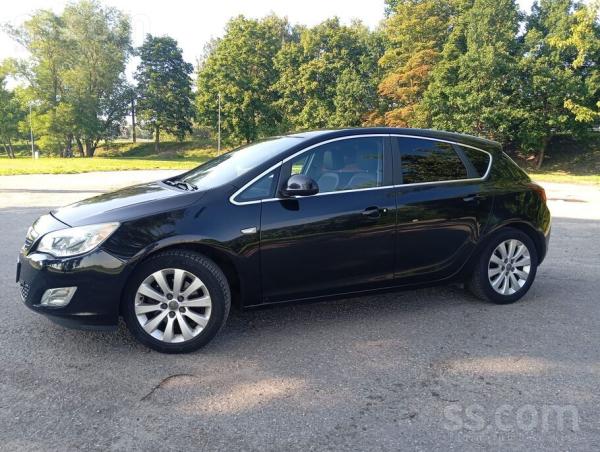 Melns Opel Astra 2011 Rīga, ar dzinēja tilpumu 1.70 L un nobraukumu 264 tūkst. km par 2500 €, foto 3 vietnē AUTOMOTO.COM.LV