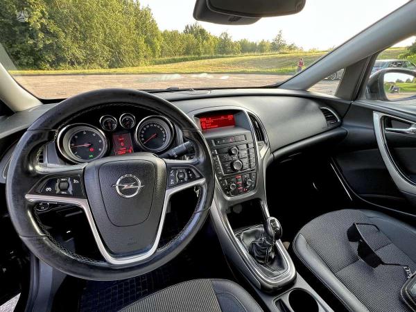 Black Opel Astra 2011 in Kaunas, with an engine capacity of 1.69 L and mileage of 238 thousand km for 2950 €, photo 10 on AUTOMOTO.COM.LV