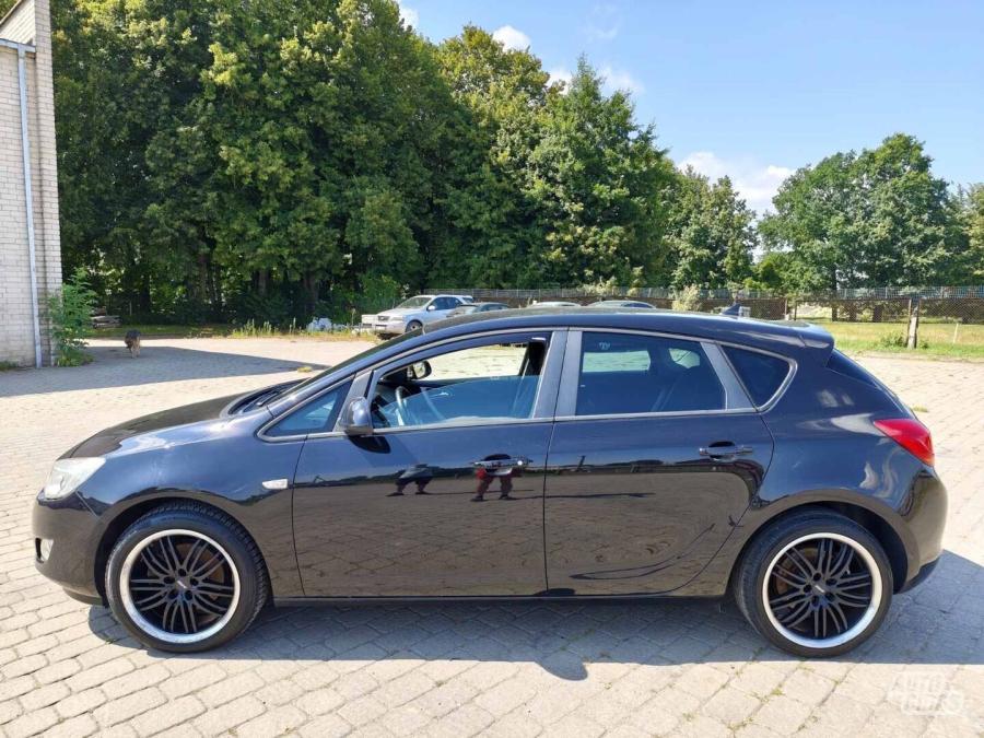 Melns Opel Astra 2011 Marijampole, ar dzinēja tilpumu 1.60 L un nobraukumu 280 tūkst. km par 3350 €, foto 4 vietnē AUTOMOTO.COM.LV