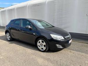 Black Opel Astra 2011 in Ogre, with an engine capacity of 1.60 L and mileage of 180 thousand km for 4400 €, photo 7 on AUTOMOTO.COM.LV