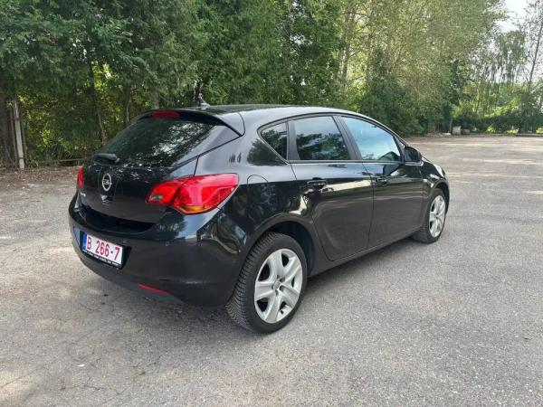 Melns Opel Astra 2011 Ogre, ar dzinēja tilpumu 1.60 L un nobraukumu 180 tūkst. km par 4400 €, foto 7 vietnē AUTOMOTO.COM.LV