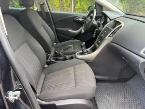 Black Opel Astra 2011 in Ogre, with an engine capacity of 1.60 L and mileage of 180 thousand km for 4400 €, photo 10 on AUTOMOTO.COM.LV